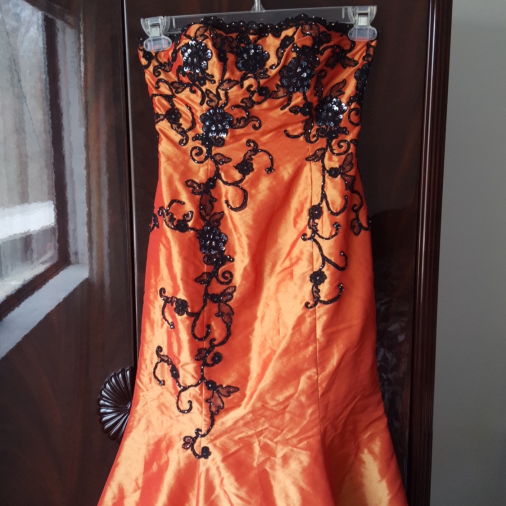 Mermaid Style Evening Gown - Gem